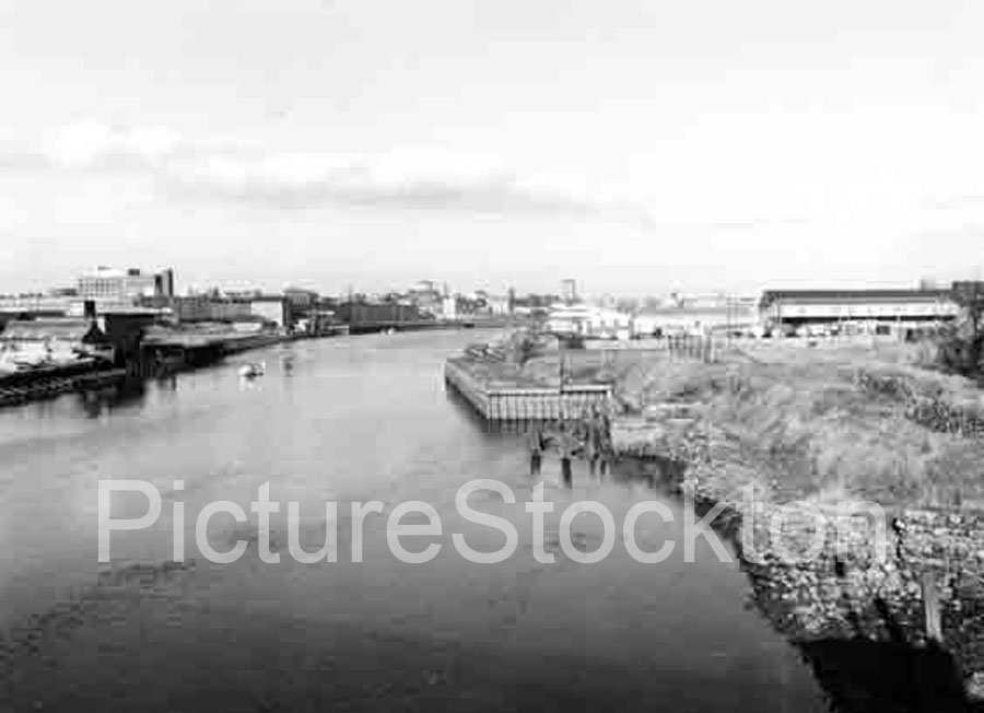 A view of the Tees from Victoria Bridge, 1984 | Picture Stockton Archive