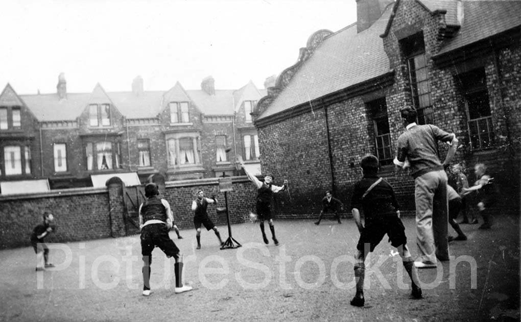Oxbridge Lane Boys playing Stool Ball | Picture Stockton Archive