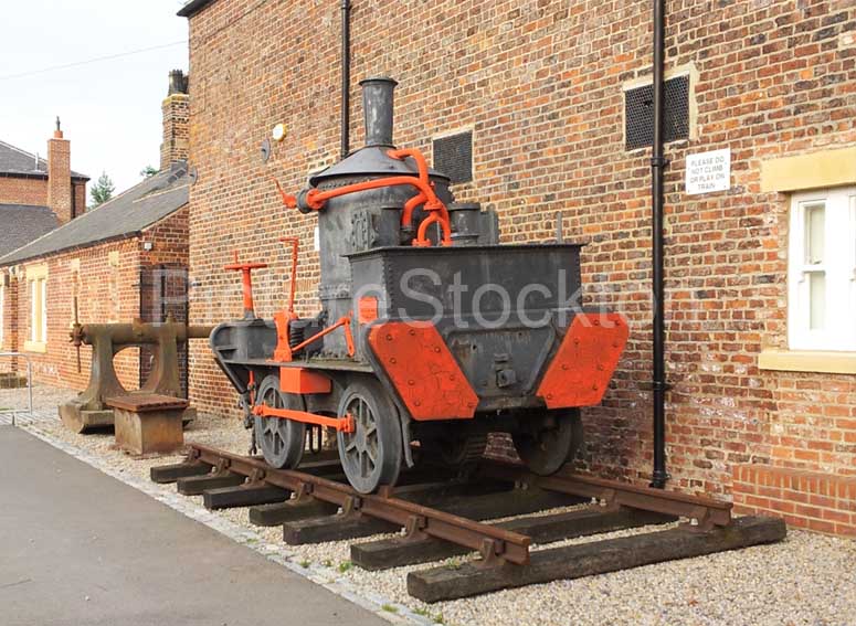 The removal of the Coffee Pot Locomotive | Picture Stockton Archive