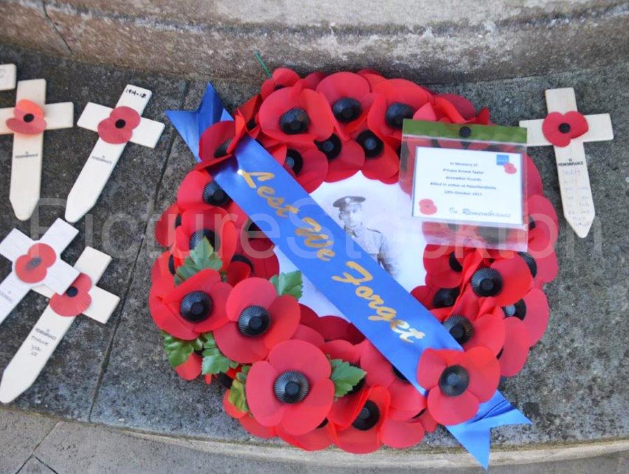 Stockton Remembrance 2017 – The Tributes and the Poppy Truck | Picture ...